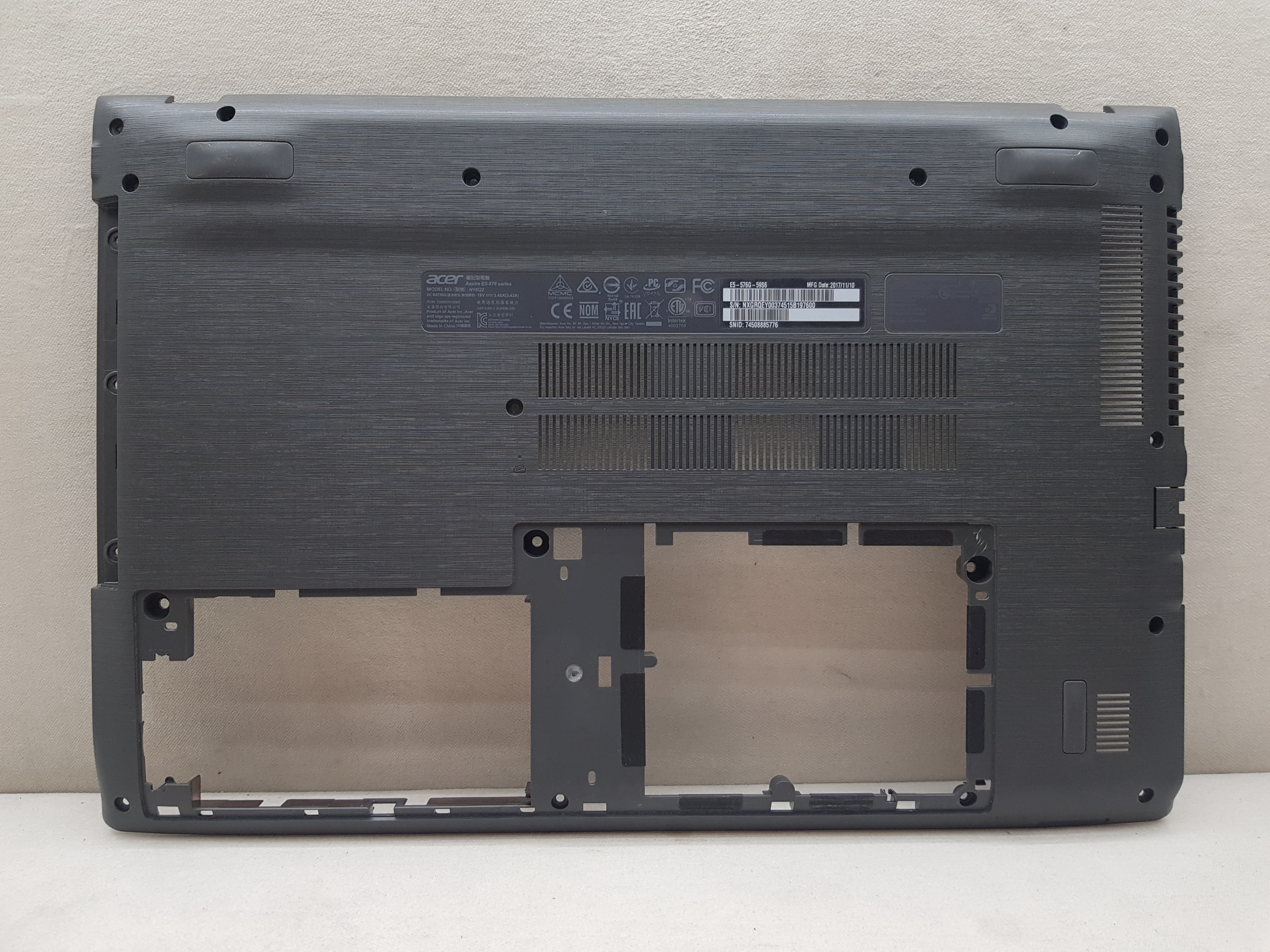 Acer Aspire E5-576G-59S6 Alt Kasa