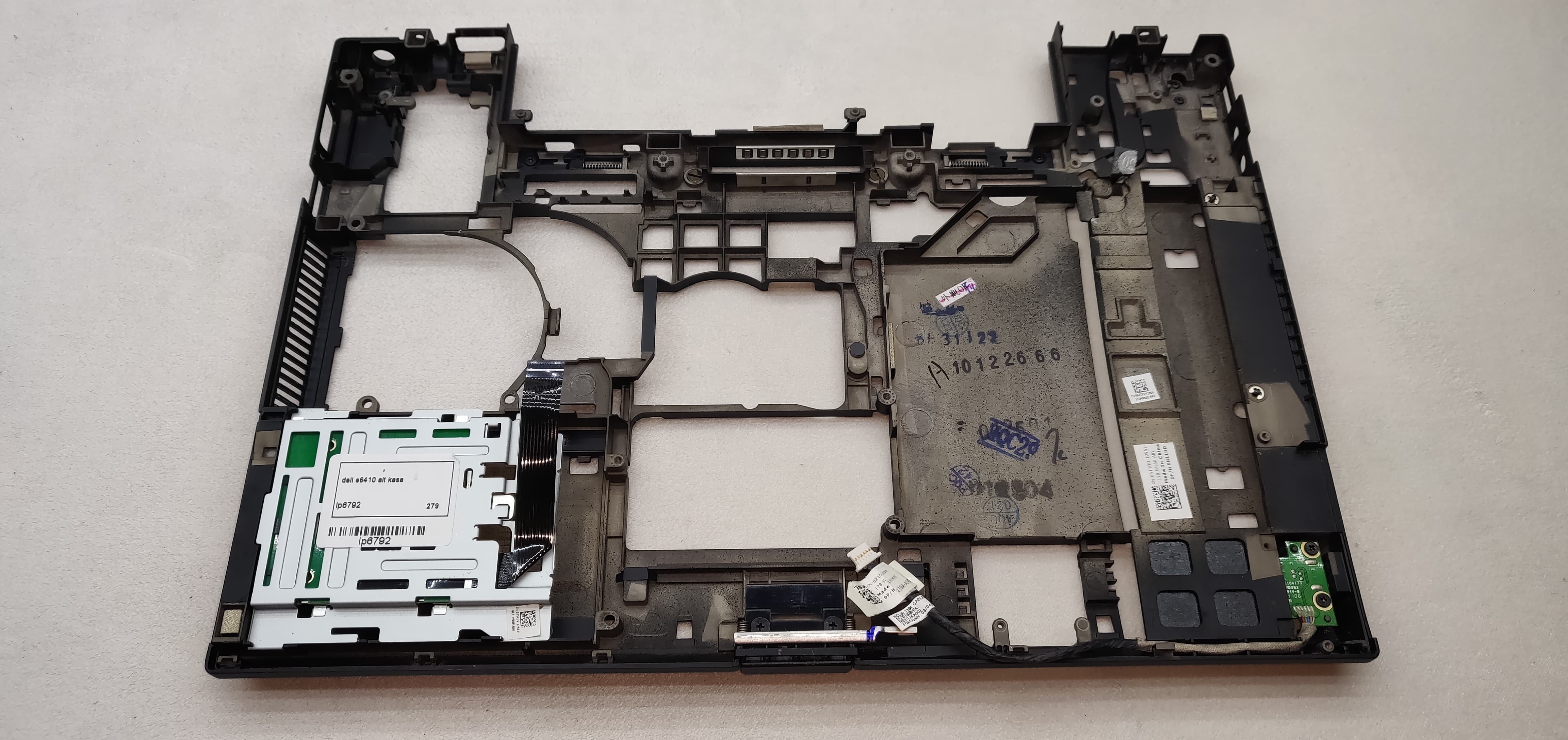 Dell Latitude E6410 Alt Kasa